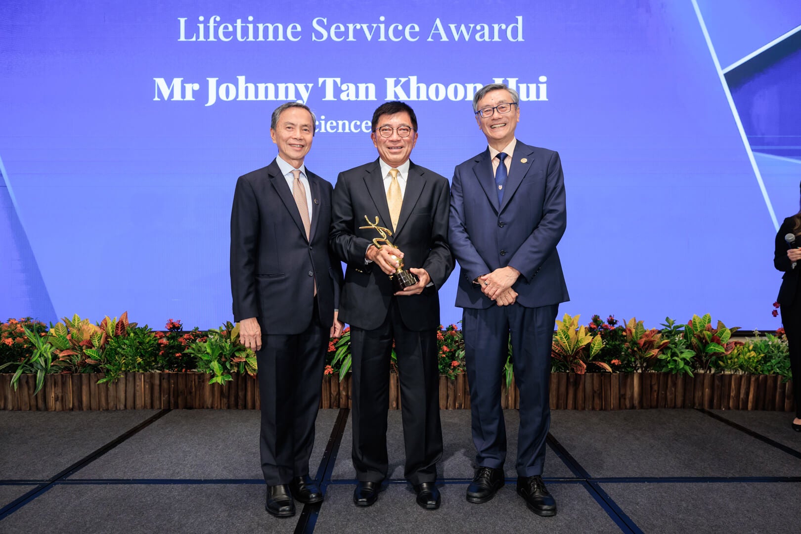 NUS Honours 22 Outstanding Alumni for Their Service to Alma Mater and ...